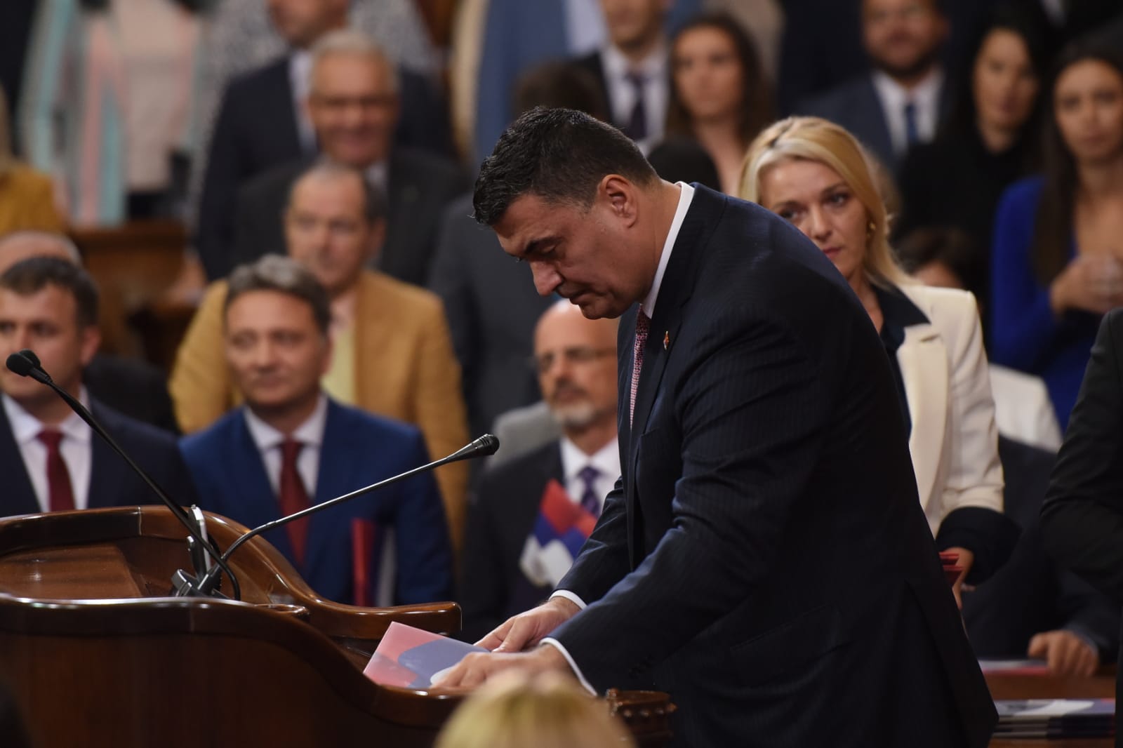 Novoizabrani ministar Rade Basta položio zakletvu | Ministarstvo ...